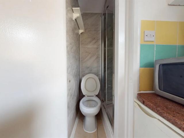 studio for rent in CHARTERIS ROAD, KILBURN, London