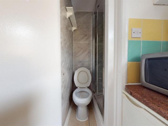 studio for rent in CHARTERIS ROAD, KILBURN, London