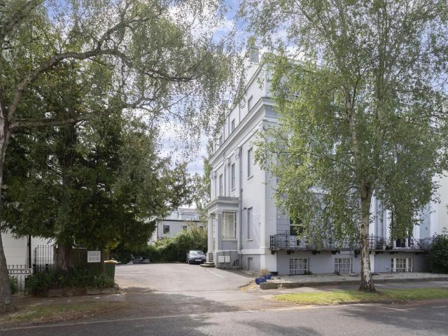 studio for rent in Clarence Square, GL50 4JR