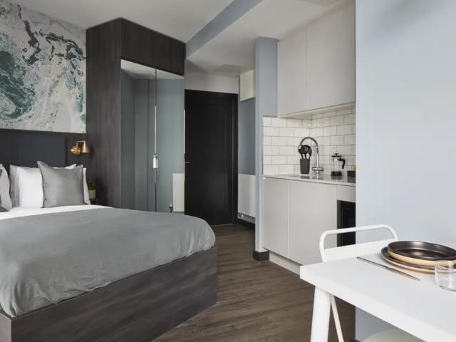 Studio to rent on Crossharbour Plaza, London