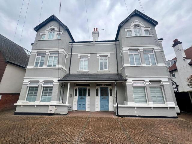 studio for rent in Ashdown Road, KT17 3PL