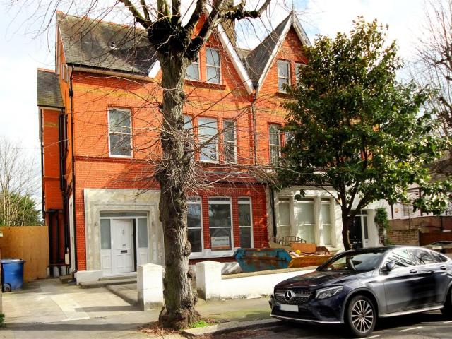 studio for rent in Avenue Crescent, W3
