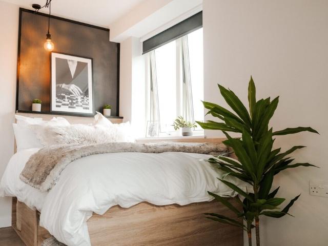 Studio to rent on Avonmouth Street, London