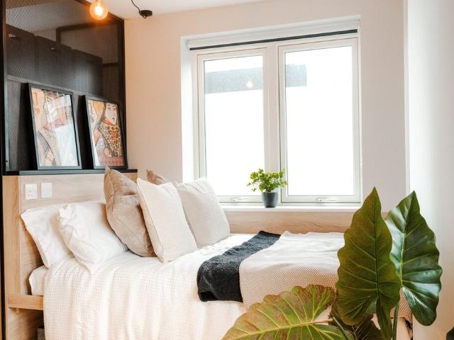Studio to rent on Avonmouth Street, London