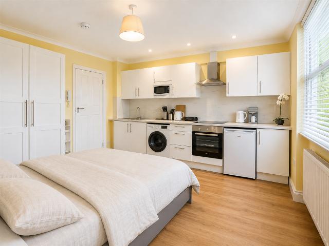 studio for rent in, Bamborough Gardens, London