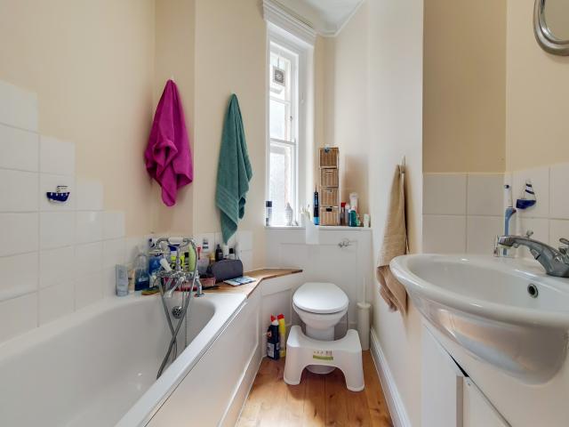 Studio for Rent in Beaumont Crescent | Foxtons