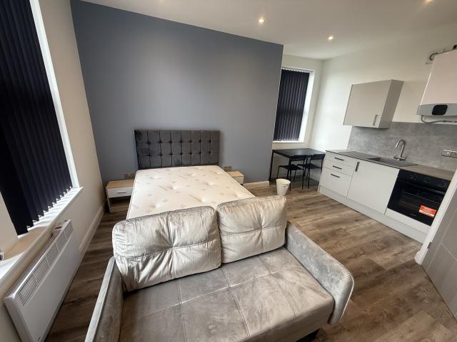 studio for rent in Birkby Lodge Road, Huddersfield, Huddersfield