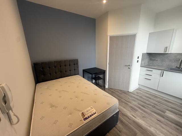 studio for rent in Birkby Lodge Road, Huddersfield, Huddersfield