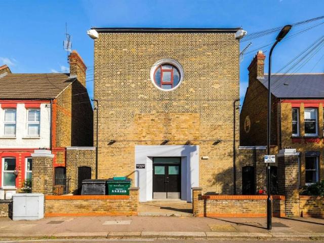 studio for rent in Bloxhall Road, E10 7LR