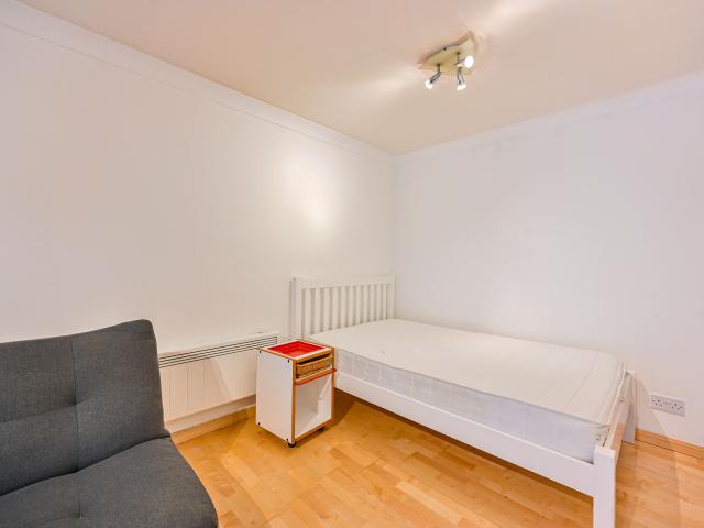 Studio for Rent in Brompton Park Crescent | Foxtons