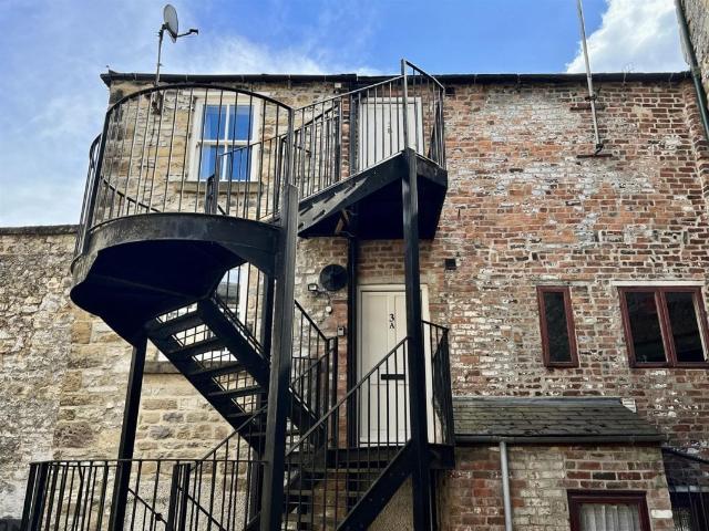 studio for rent in Buxton Road, Bakewell