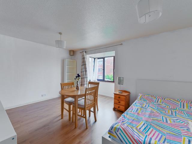 Studio for Rent in Gilpin Close | Foxtons