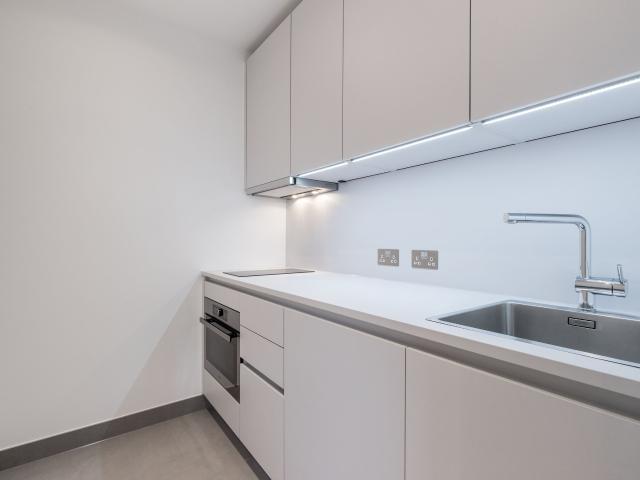 studio for rent in Greencroft Gardens South Hampstead London