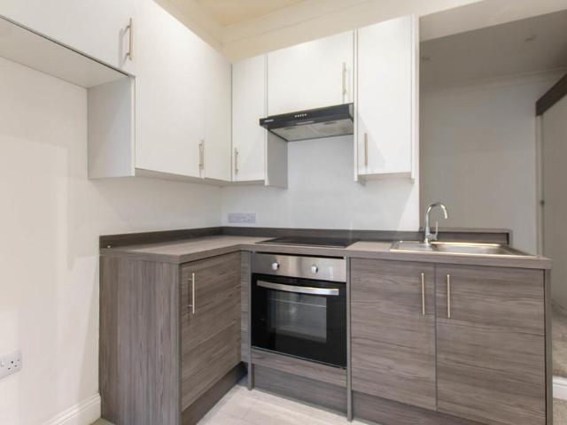 studio for rent in Grosvenor Street, GL52 2SG