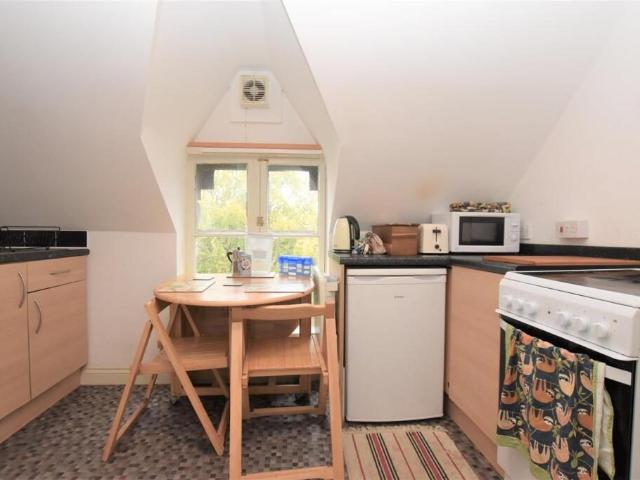 studio for rent in Downshire Square, RG1 6NJ