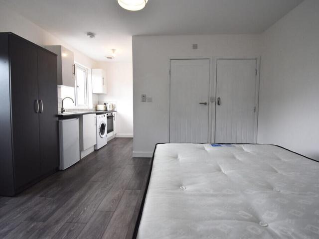 studio for rent in Daventry Road, CV3 5HD