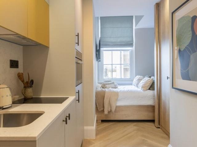 Studio to rent on Draycott Avenue, London