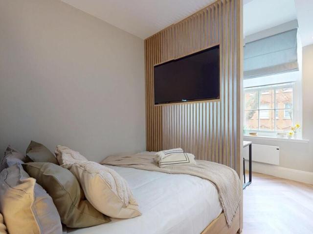 Studio to rent on Draycott Avenue, London
