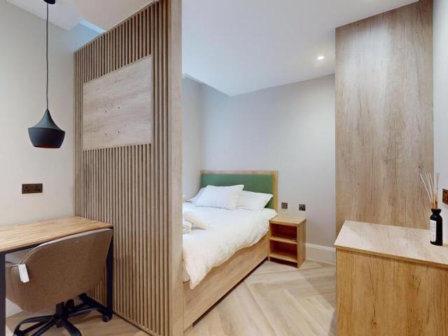 Studio to rent on Draycott Avenue, London