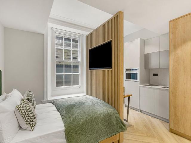 Studio to rent on Draycott Avenue, London