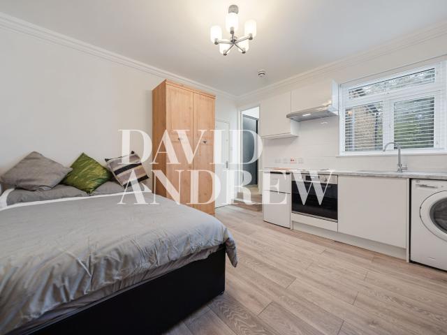 studio for rent in Durham Road, London, N2