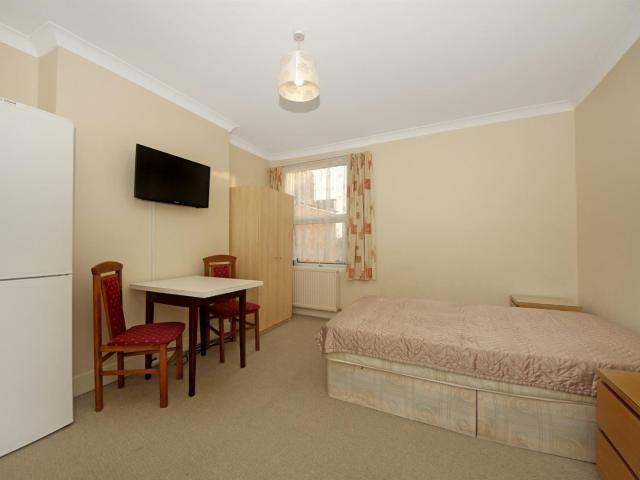 studio for rent in Ealing Common, W3