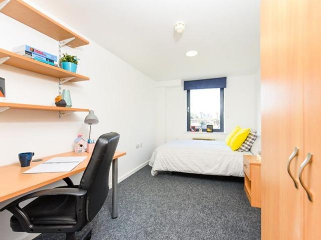studio for rent in Edward Street, Sheffield