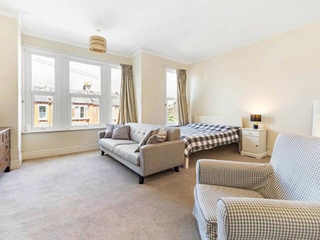 Studio for Rent in Elms Crescent | Foxtons