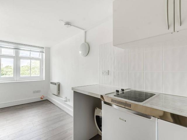 Studio for Rent in Este Road | Foxtons