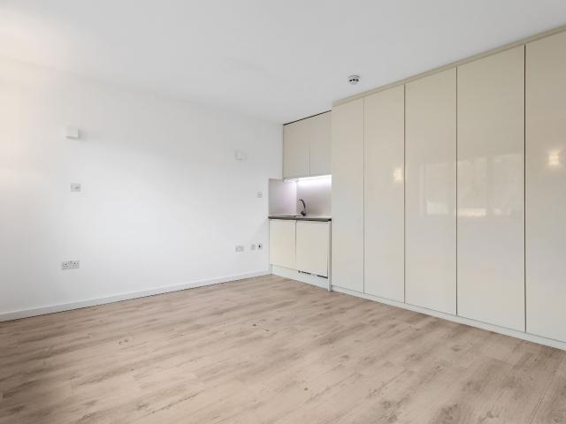 studio for rent in Fairfield Avenue Hendon London