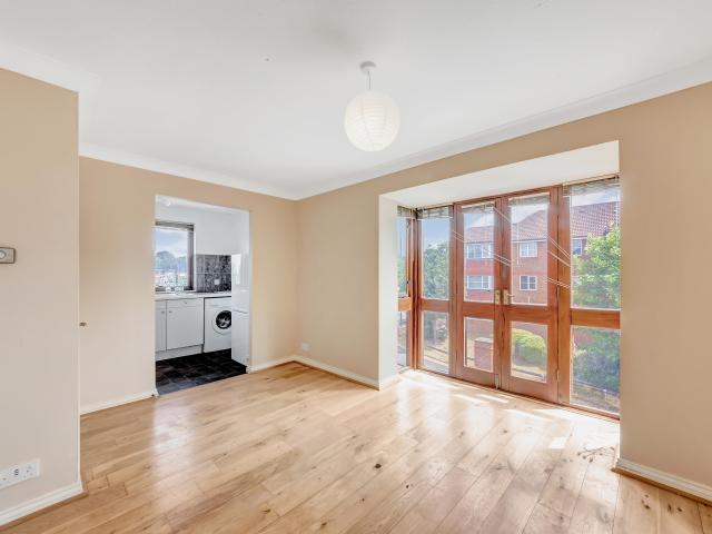 studio for rent in Farriers Road, Epsom, Epsom