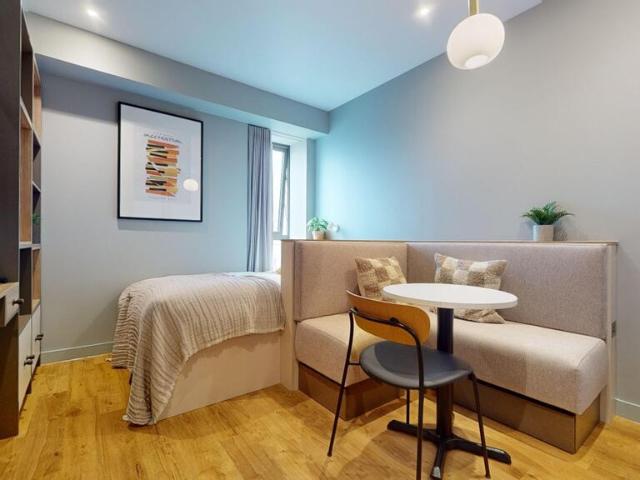 Studio to rent on First Way, London
