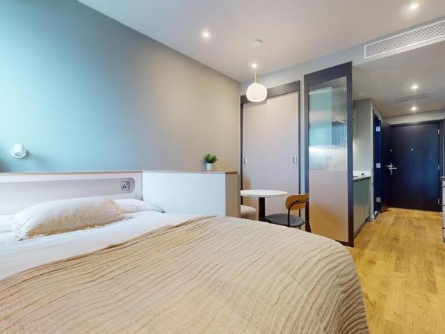Studio to rent on First Way, London