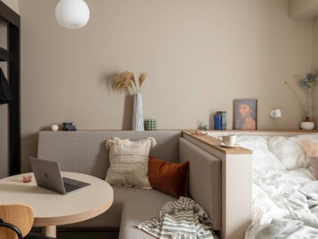 Studio to rent on First Way, London