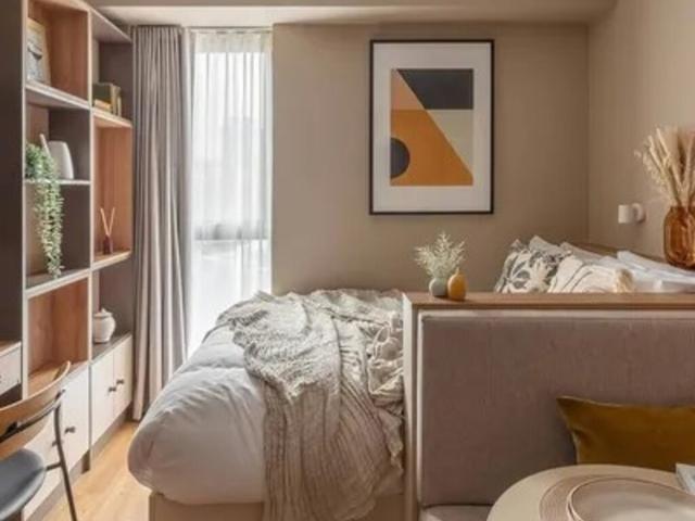 Studio to rent on First Way, London
