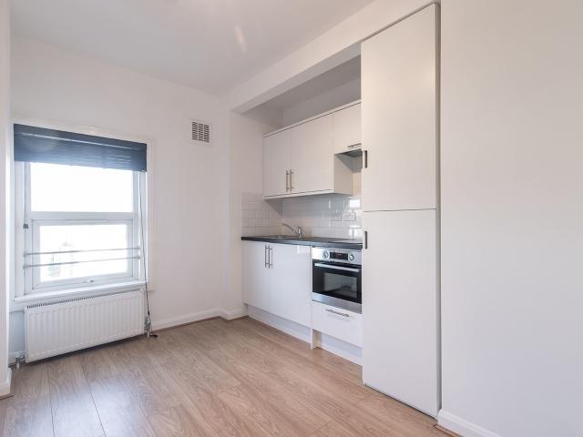 studio for rent in Flat 11 51 Talgarth Road West Kensington London