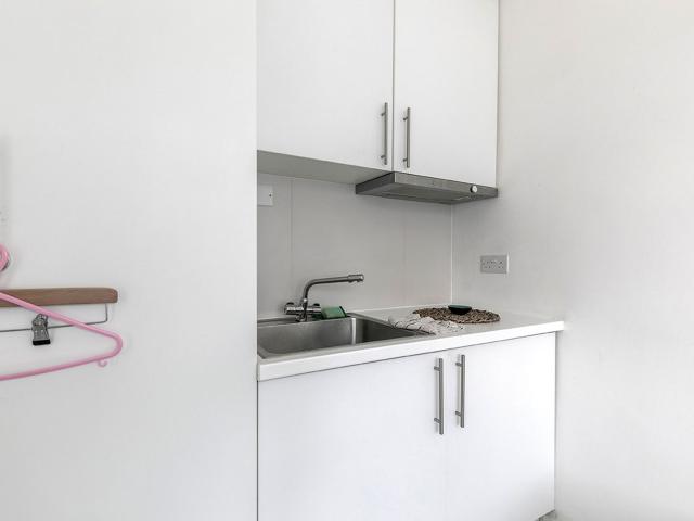 studio for rent in Flat 3 24 Cairnfield Avenue Brent London