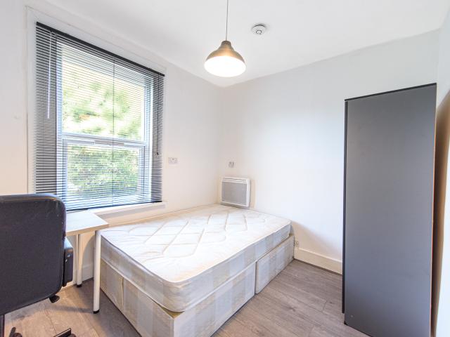 Studio for Rent in Flat, Callcott Road | Foxtons