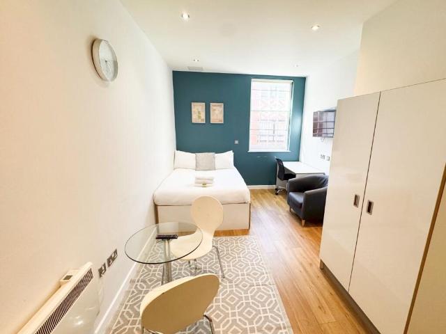studio for rent in Frogmore Street, BS1 5LZ