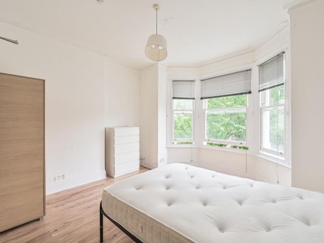 Studio for Rent in Kilbrun | Foxtons