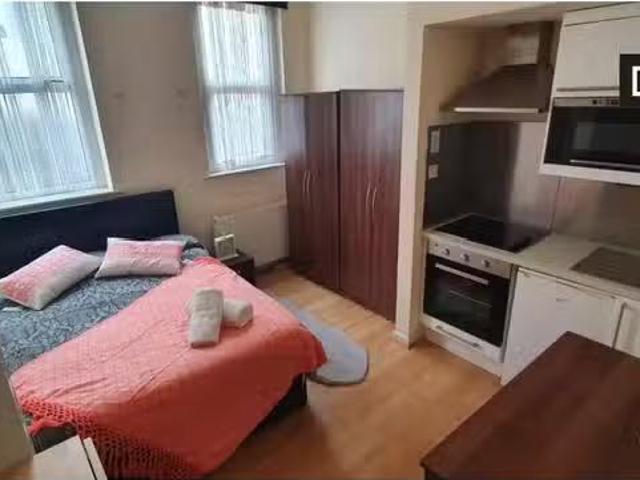 Studio for rent in Kilburn, London