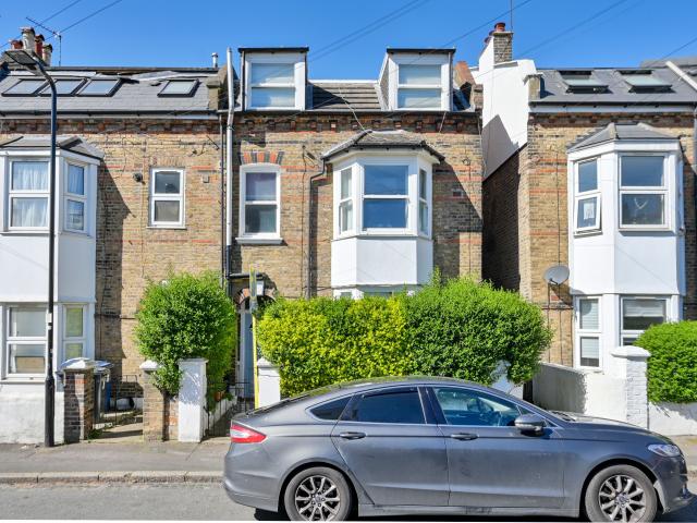 Studio for Rent in Kirchen Road | Foxtons