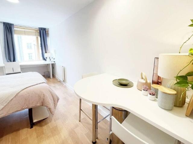 Studio to rent on Kirby Street, London