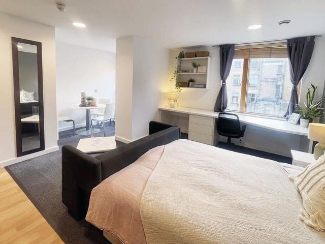 Studio to rent on Kirby Street, London