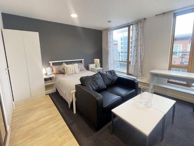 Studio to rent on Kirby Street, London
