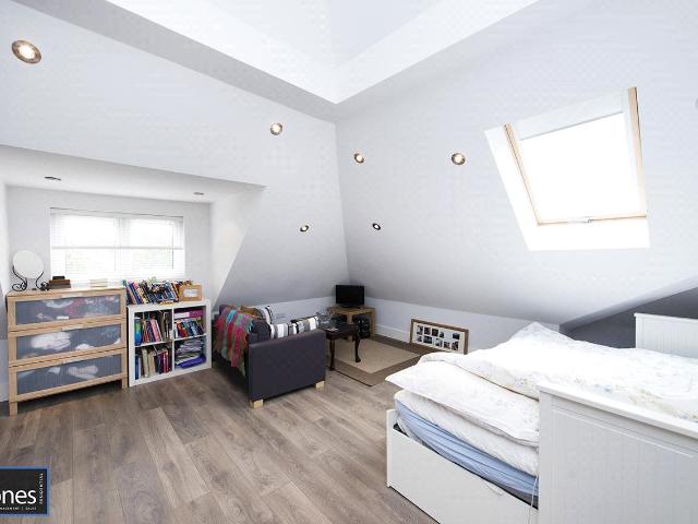 studio for rent in Holden Road, Woodside Park, London