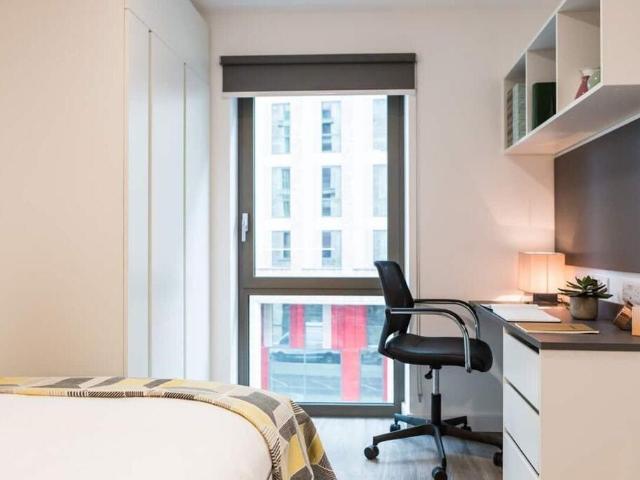 Studio to rent on Holloway Road, London