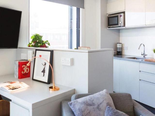 Studio to rent on Holloway Road, London