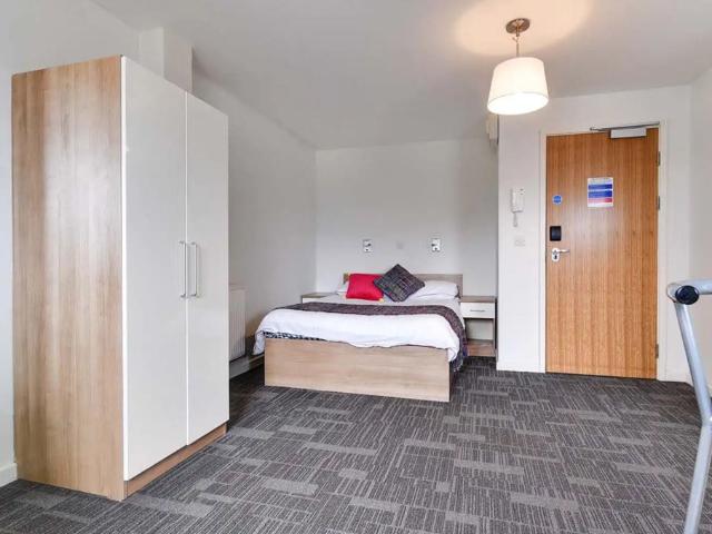 Studio to rent on Holloway Road, London
