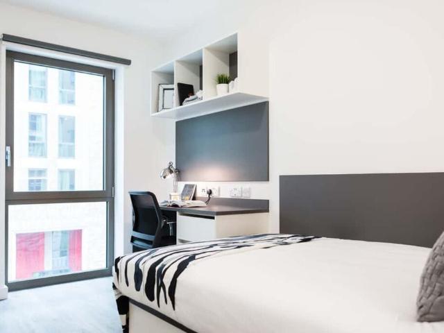 Studio to rent on Holloway Road, London